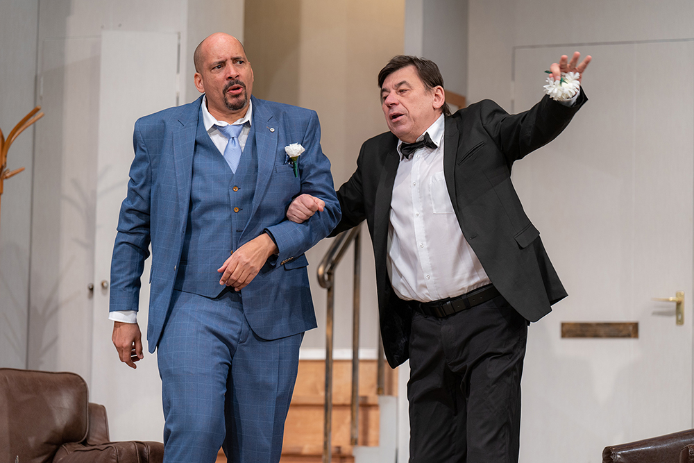 Tixa // Neil Simon: Ölelj át! (vígjáték)